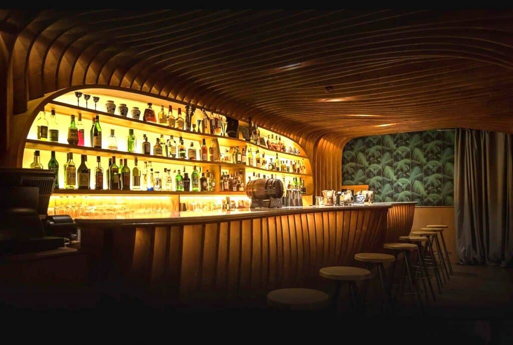 Unforgettable Evenings: The Top 10 Best Bars in Barcelona | Utopia Villas